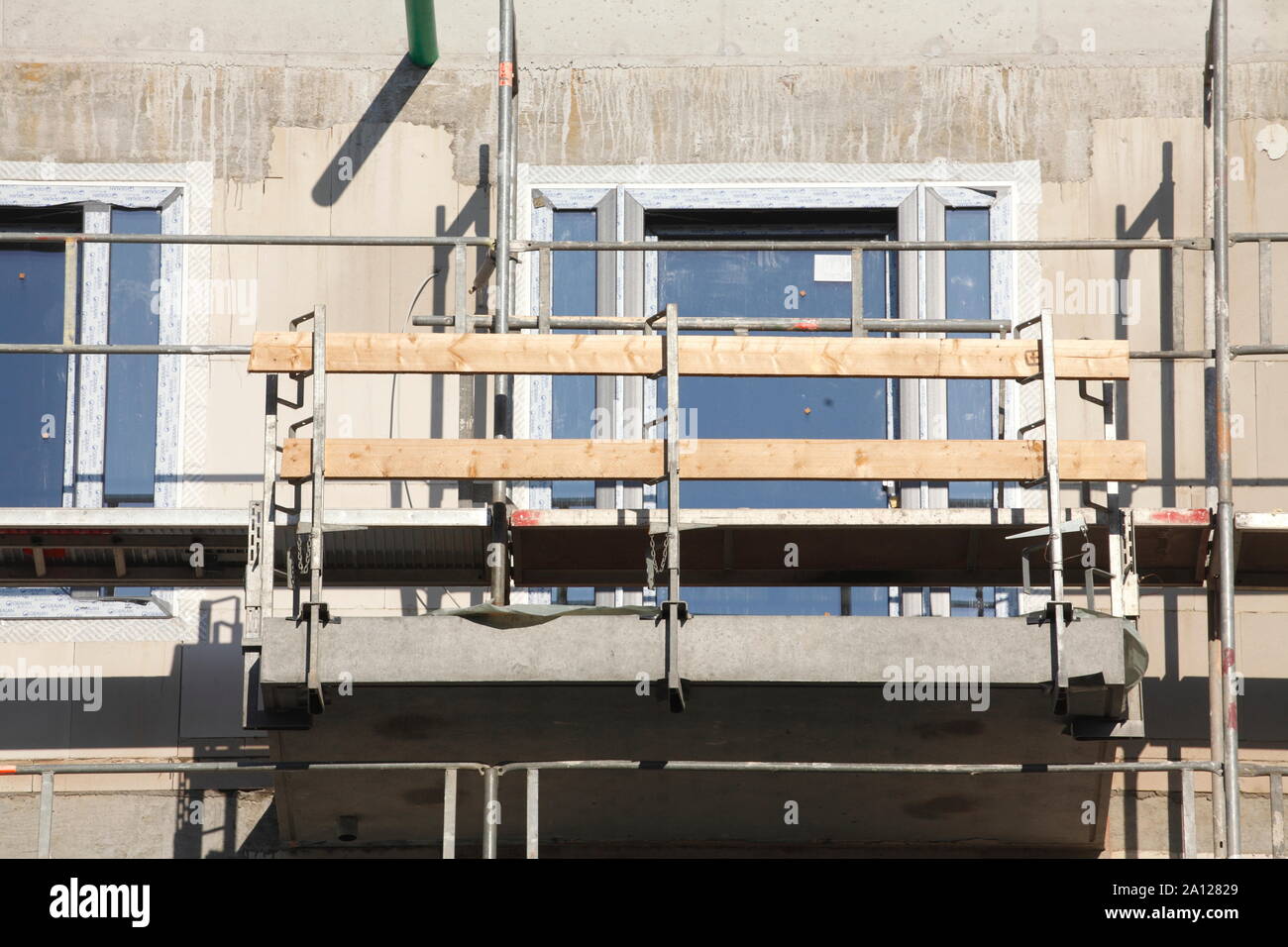 Window opening, scaffolding, house facade, shell, Überseestadt, Bremen ...