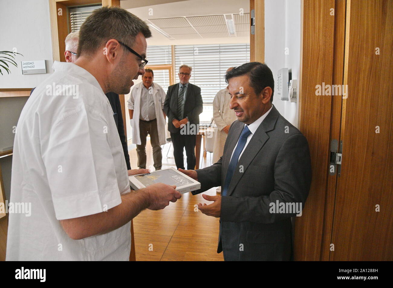 Doctor Saif Al Yaarubi (right) of Oman Medical Specialty Board (OMSB ...