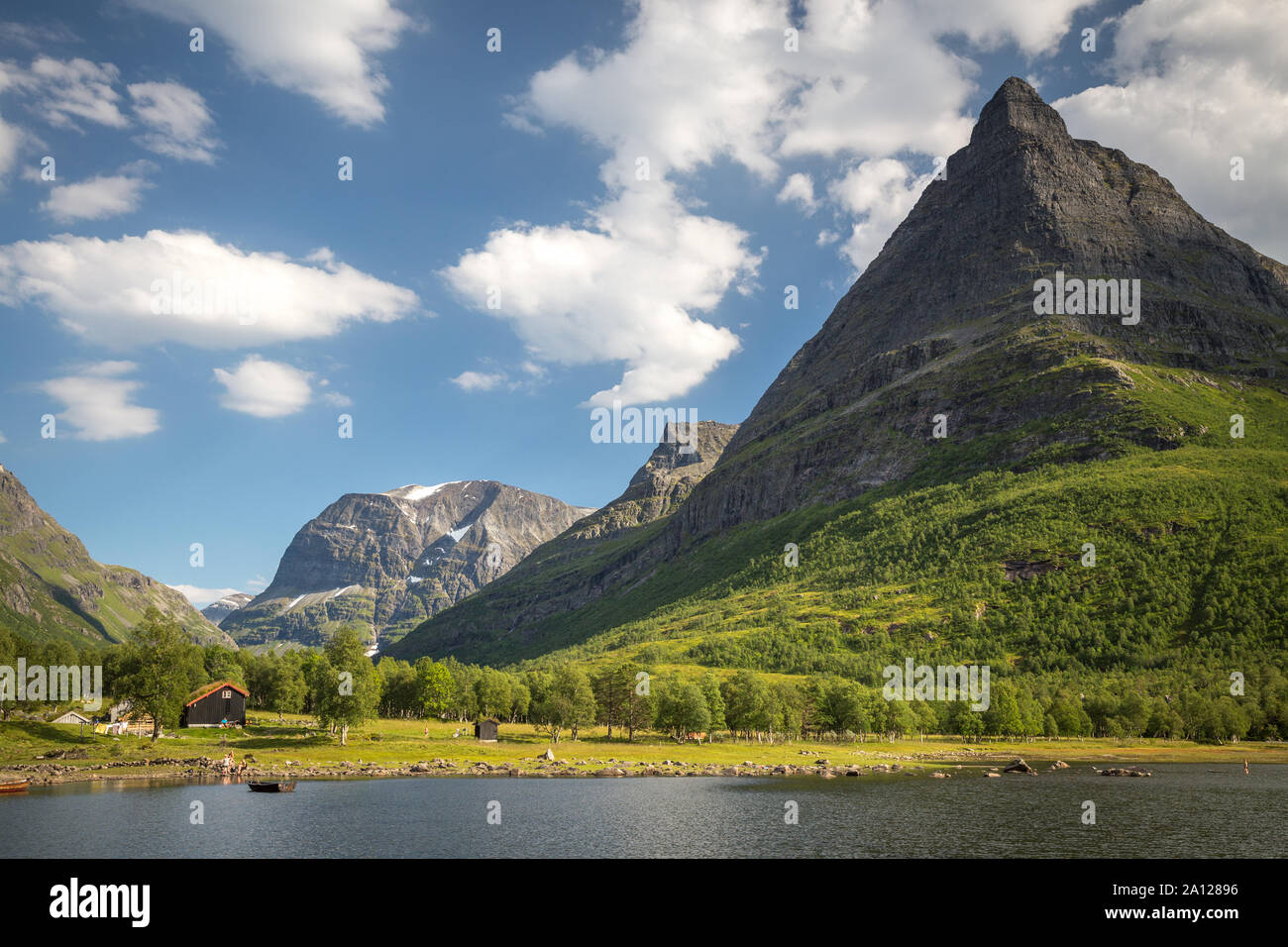 Innerdalen valley in Trollheimen mountains, Norway. Trollheimen ...