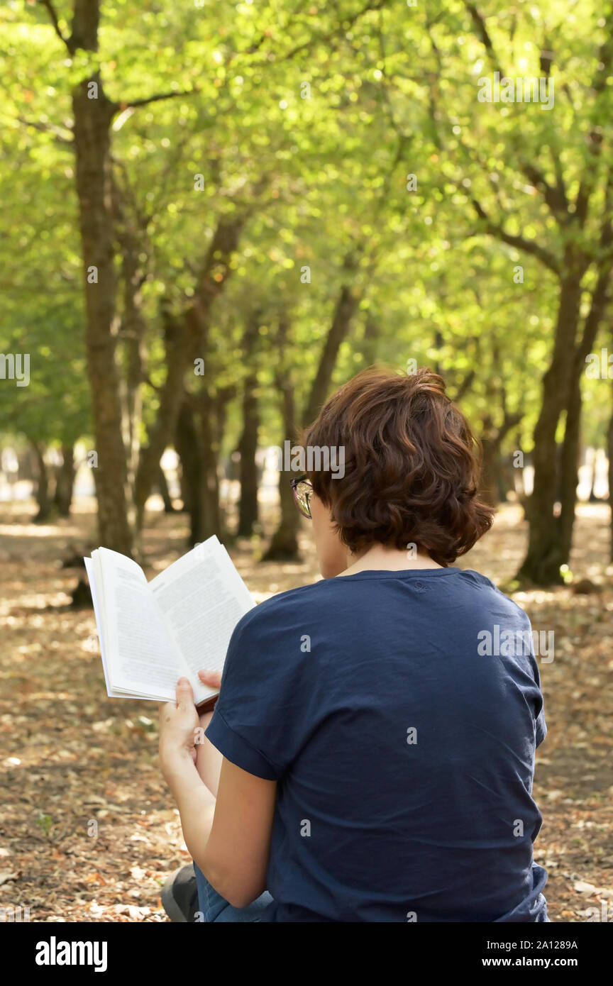 Reading in the autumn forest hi-res stock photography and images - Alamy