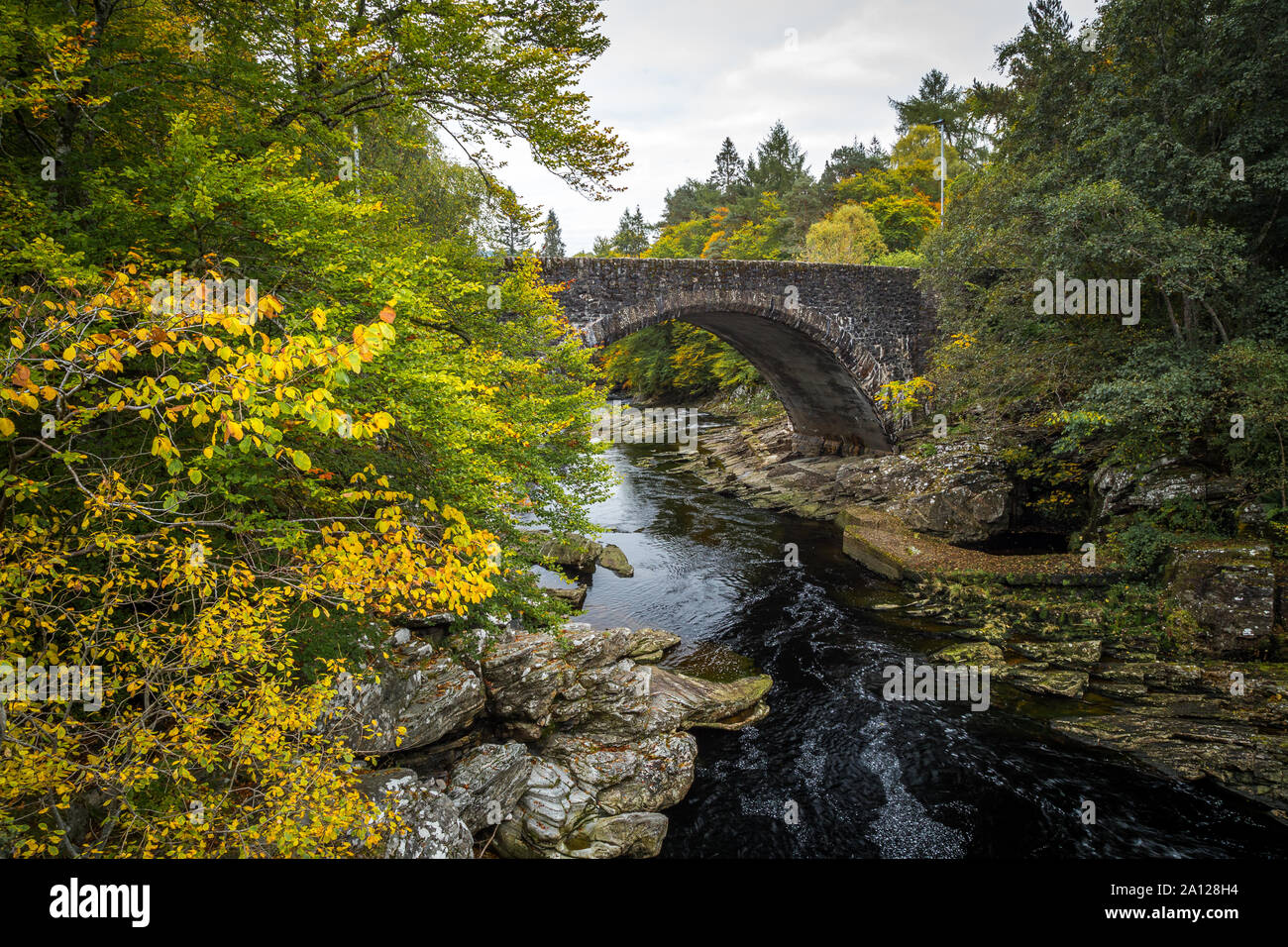 Invermoriston town in Scottish Highlands. Autumnal colours and nature ...