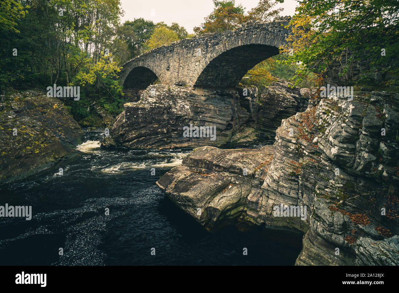 Invermoriston town in Scottish Highlands. Autumnal colours and nature ...