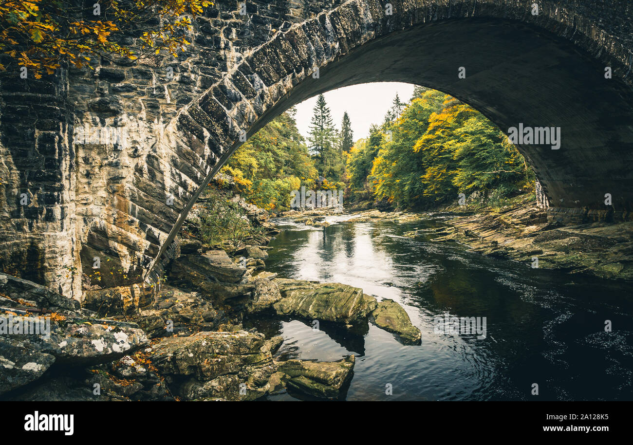 Invermoriston town in Scottish Highlands. Autumnal colours and nature ...