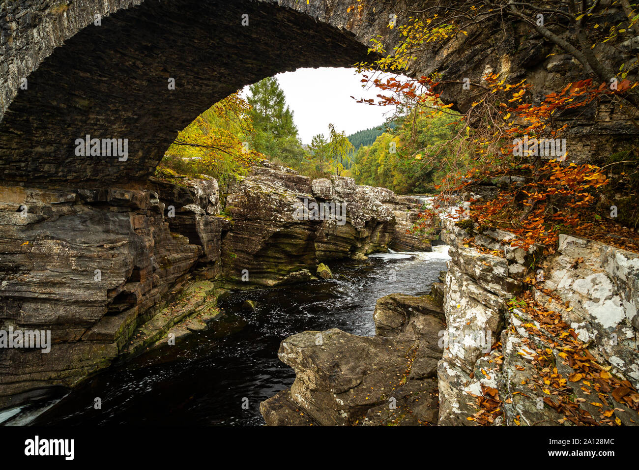 Invermoriston town in Scottish Highlands. Autumnal colours and nature ...