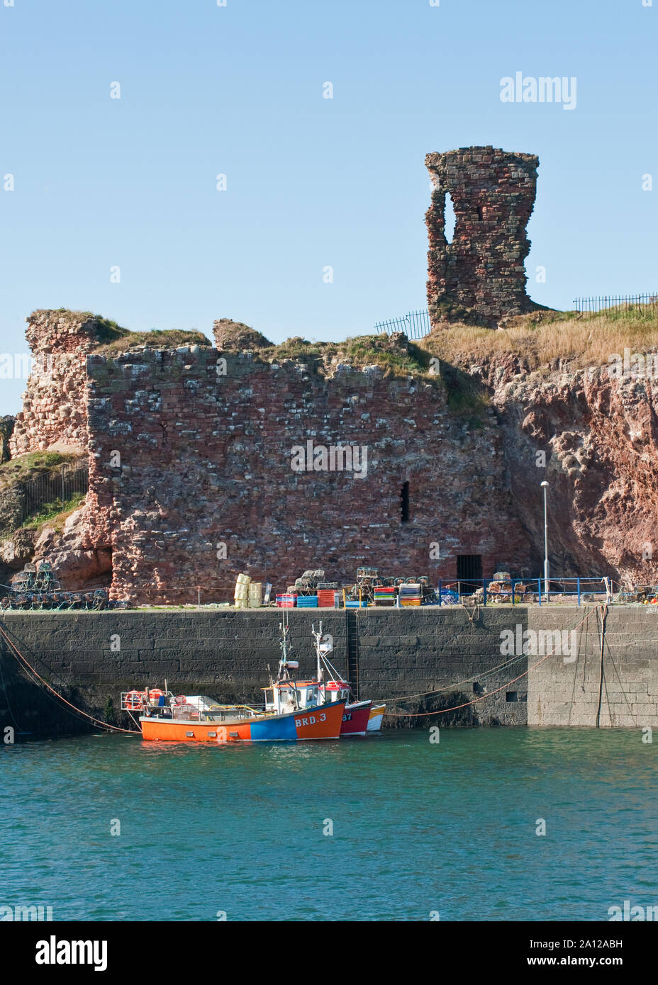 Dunbar castle ruins hi-res stock photography and images - Alamy