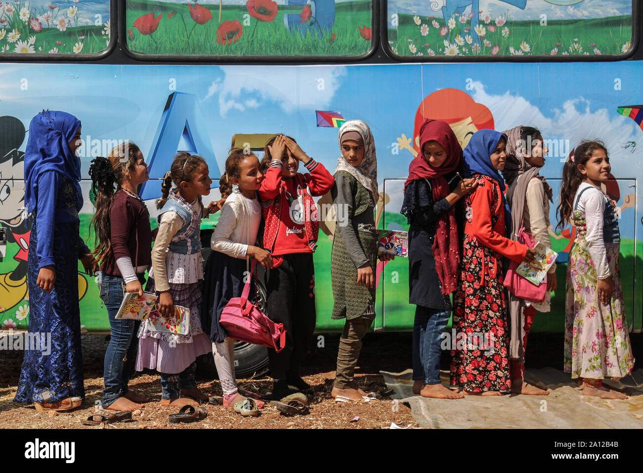 22 September 2019, Syria, Hazano: Syrian children queue for their turn ...