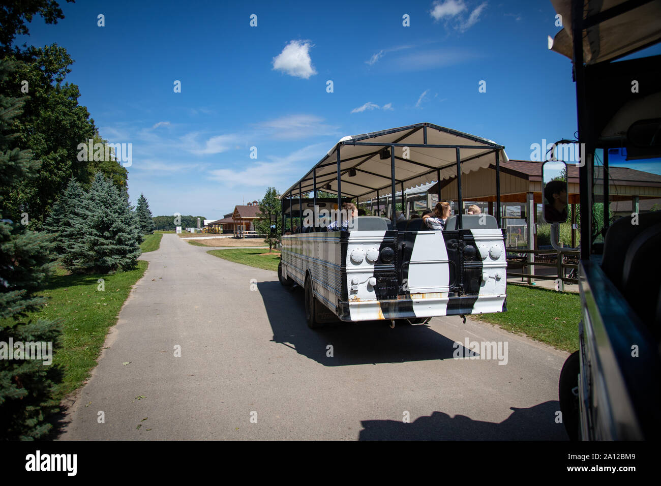 Bus in zoo hi-res stock photography and images - Alamy