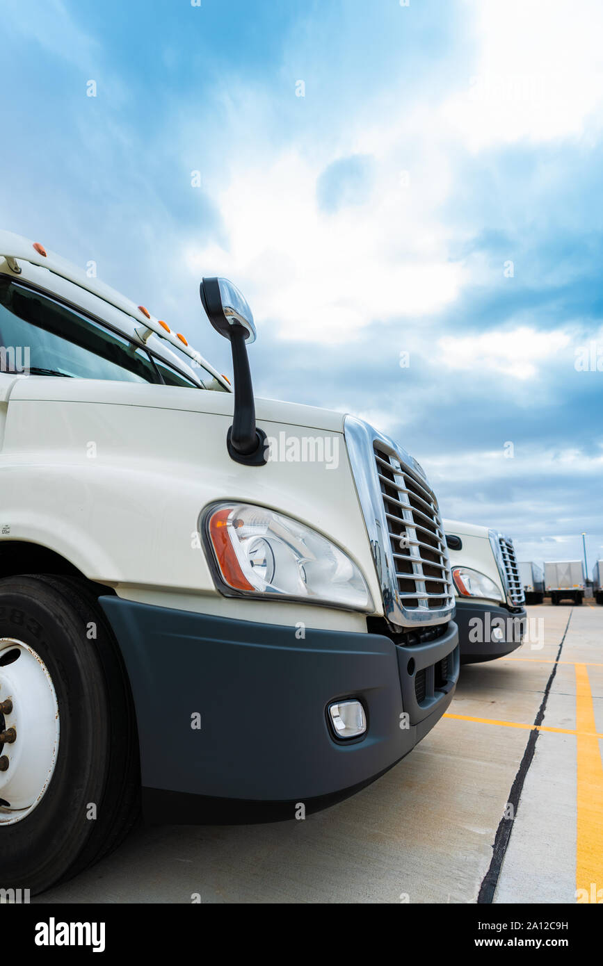 18 wheeler truck hi-res stock photography and images - Alamy