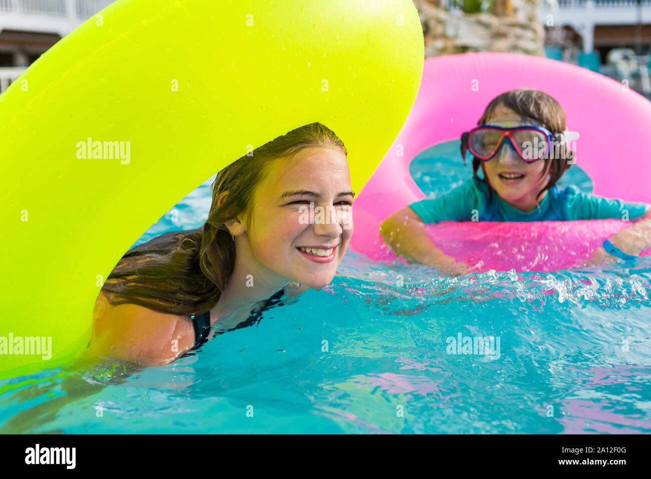 Girls in raft hi-res stock photography and images - Alamy