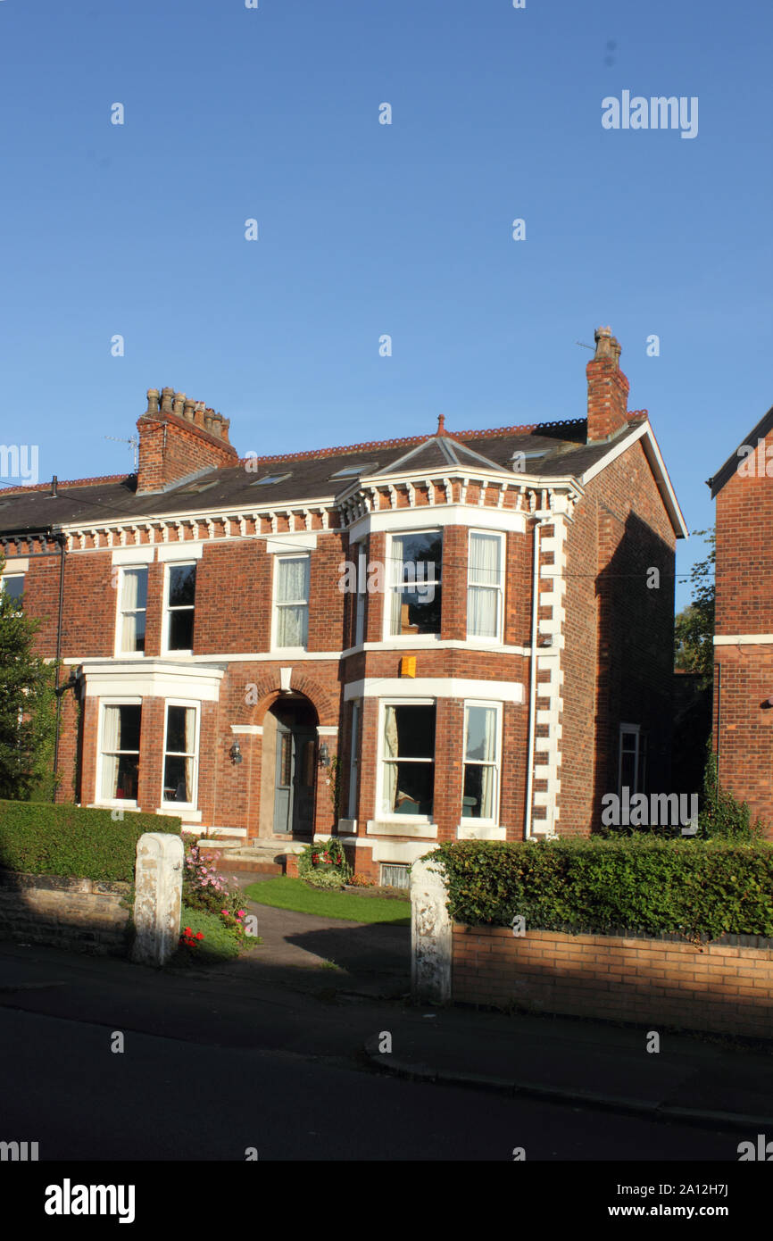 Victorian double fronted house hi-res stock photography and images - Alamy