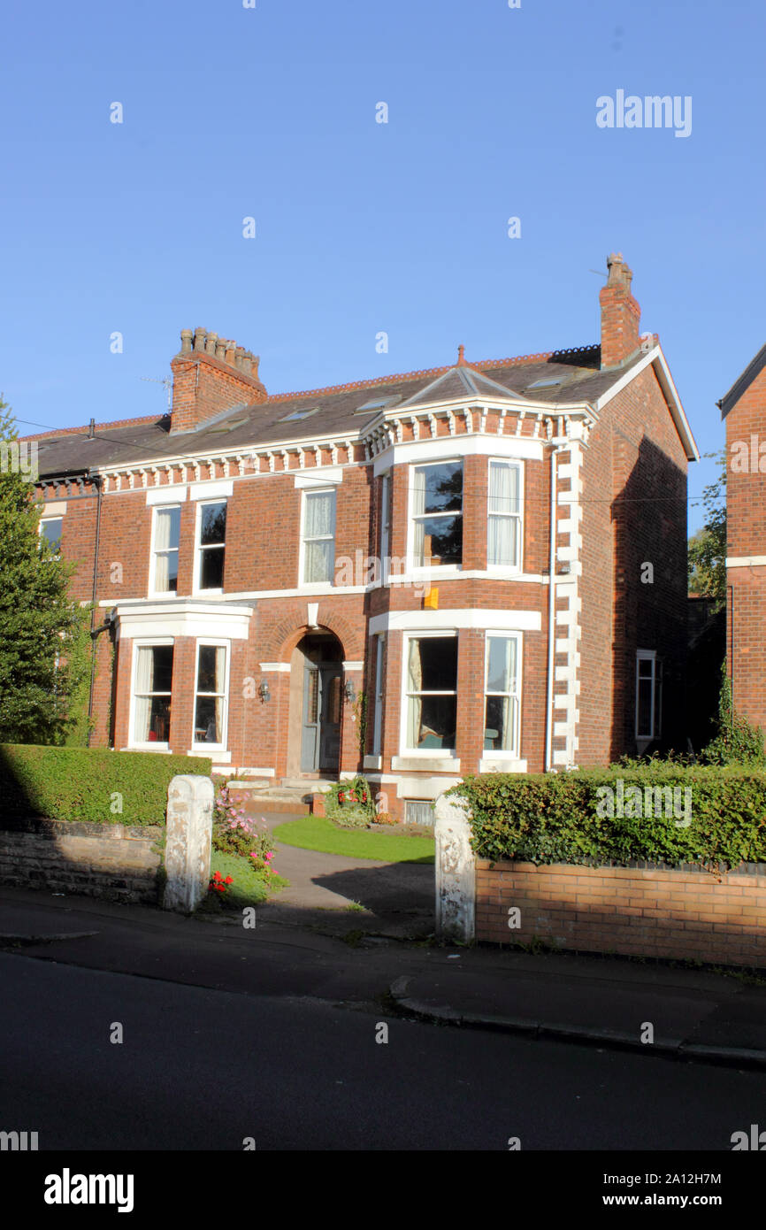 Victorian double fronted house hi-res stock photography and images - Alamy