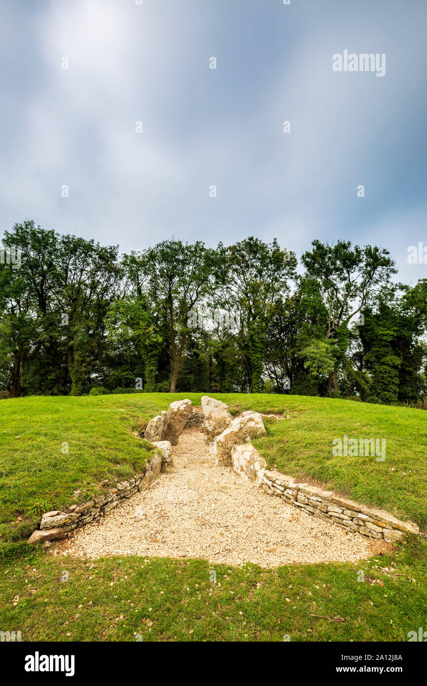 Long barrow hi-res stock photography and images - Alamy