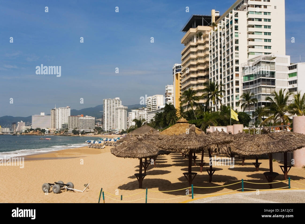 Acapulco harbor hi-res stock photography and images - Alamy