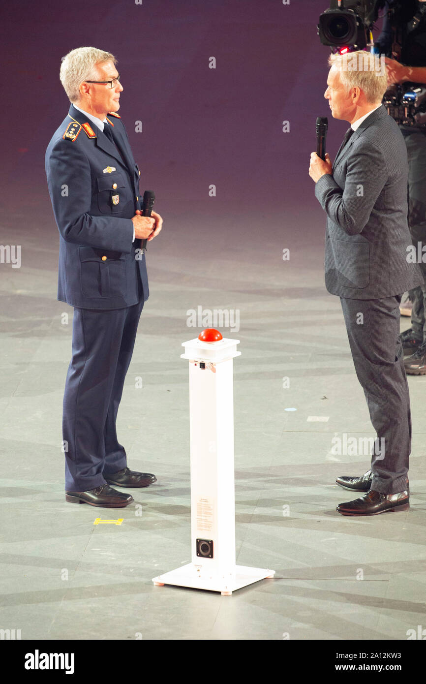 Peter Bohrer und Johannes B. Kerner beim Musikfest der Bundeswehr ...