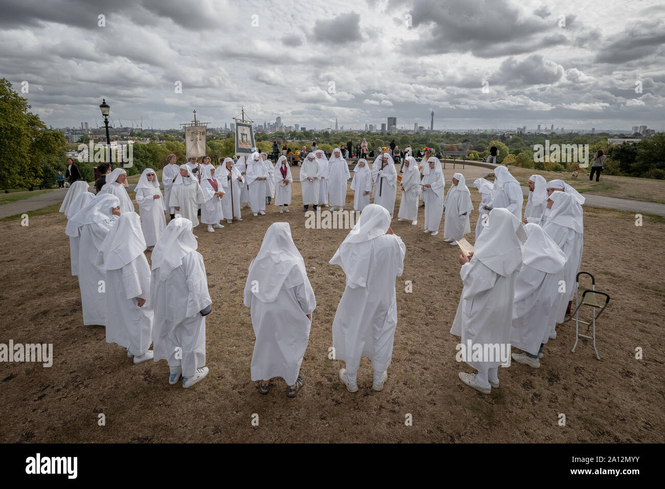 Modern day druid ritual hi-res stock photography and images - Alamy