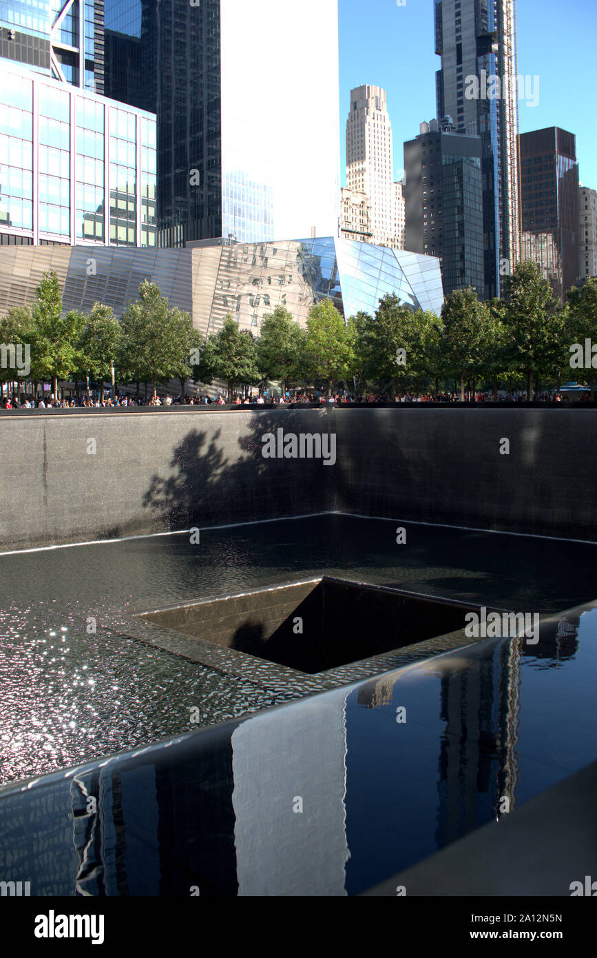New york 9 11 memorial pools hi-res stock photography and images - Alamy