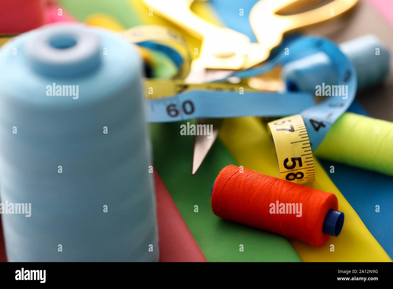 Sewing and repair of clothing tools Stock Photo - Alamy