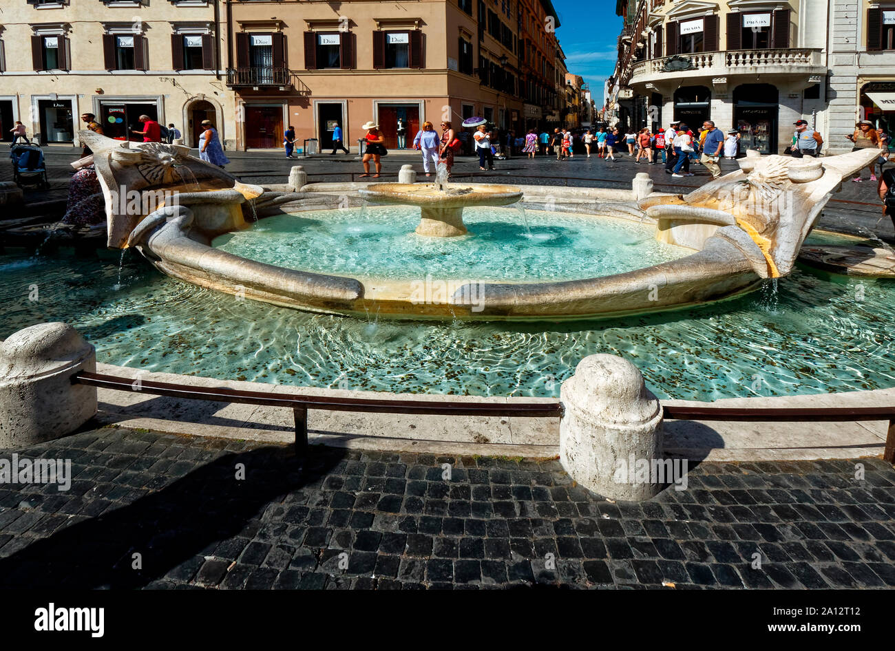 Ugly fountain hi-res stock photography and images - Alamy