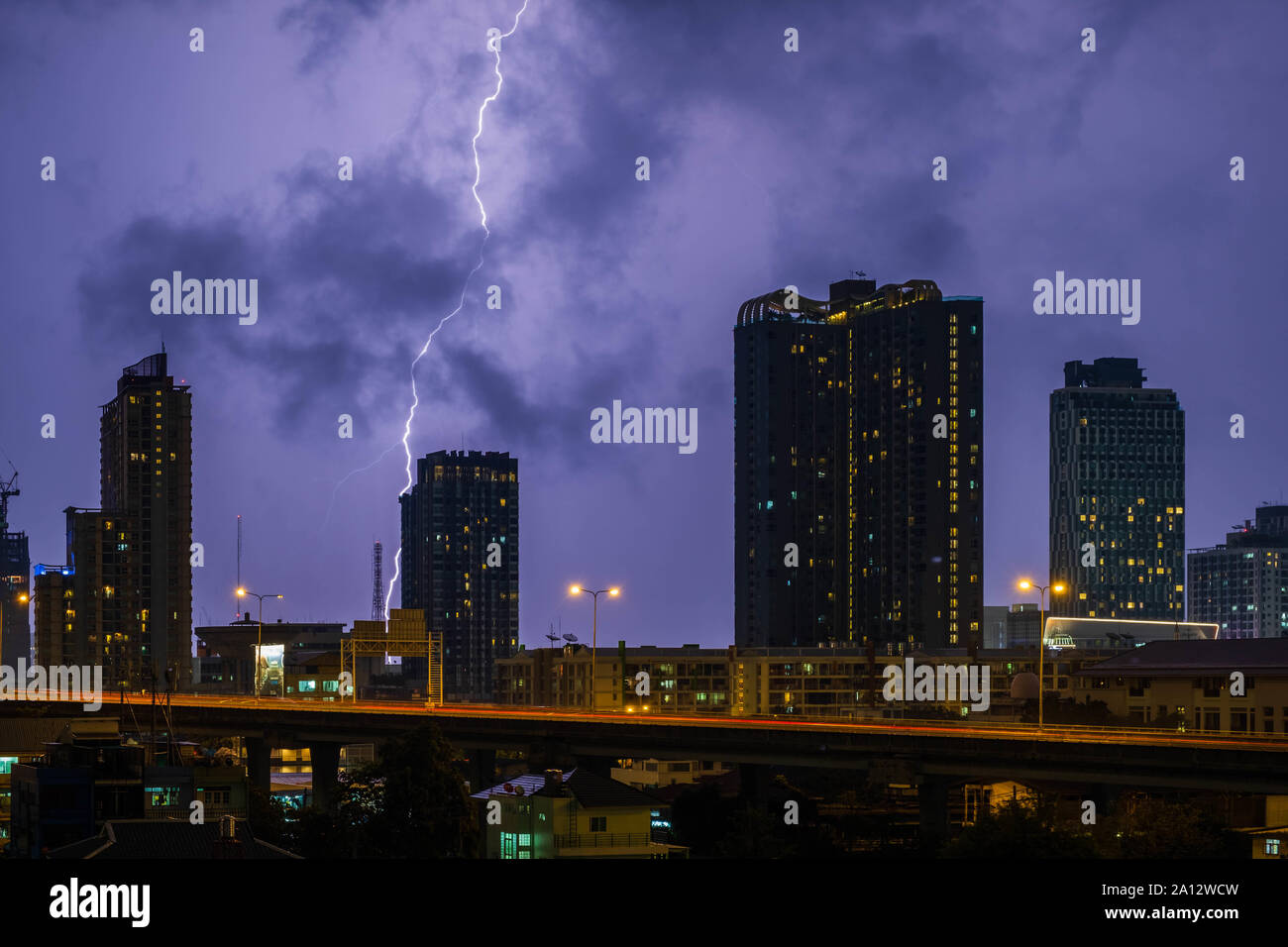 Electrical storm at night hi-res stock photography and images - Alamy
