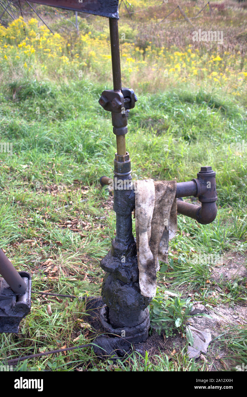 Oil well head hi-res stock photography and images - Alamy