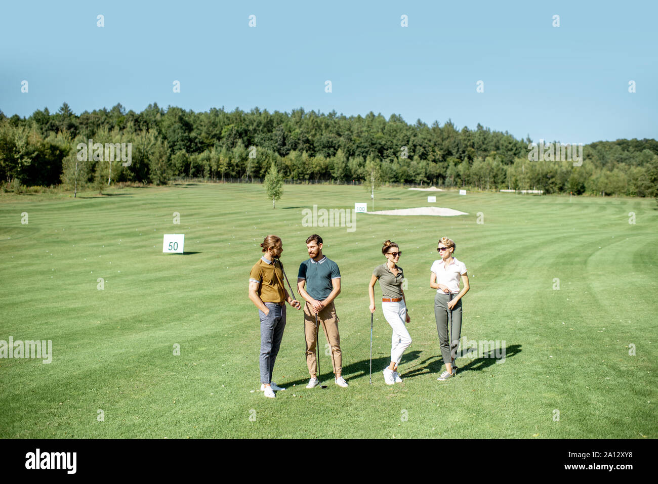 Group golfers on course hi-res stock photography and images - Alamy