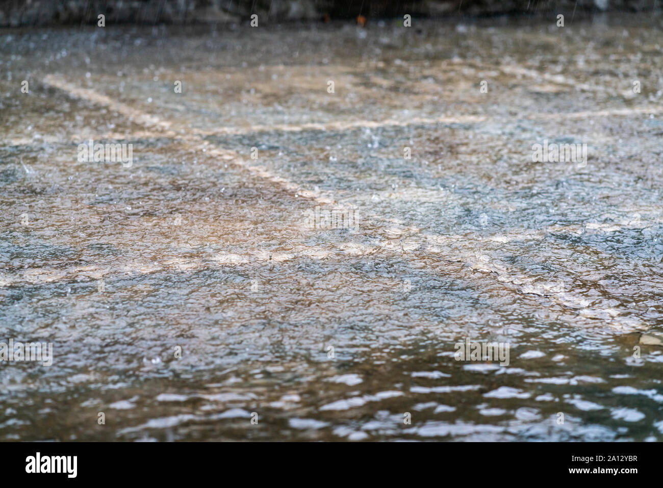 Raindrop texture hi-res stock photography and images - Alamy