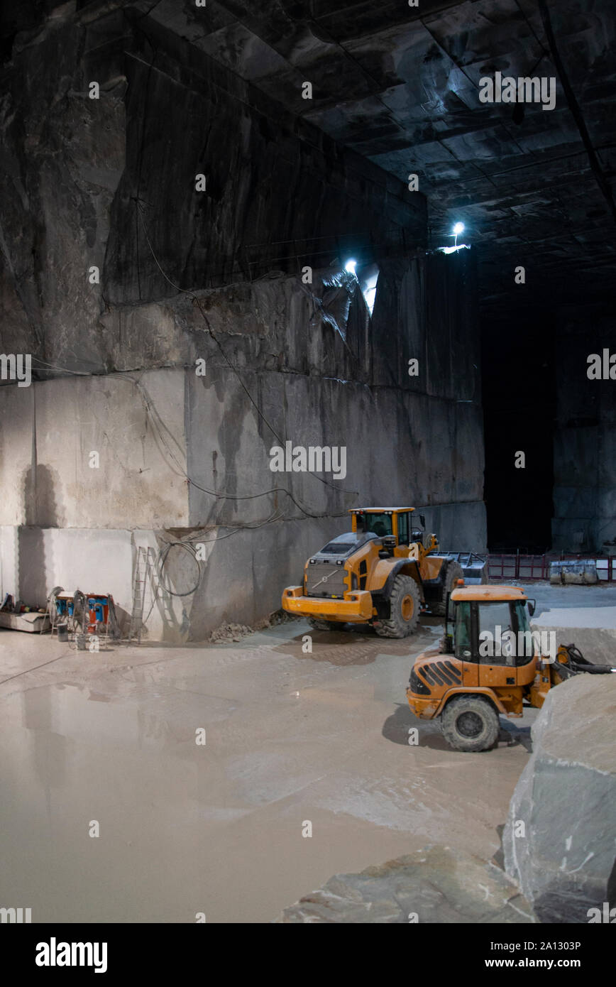 Hard rock quarries hi-res stock photography and images - Alamy