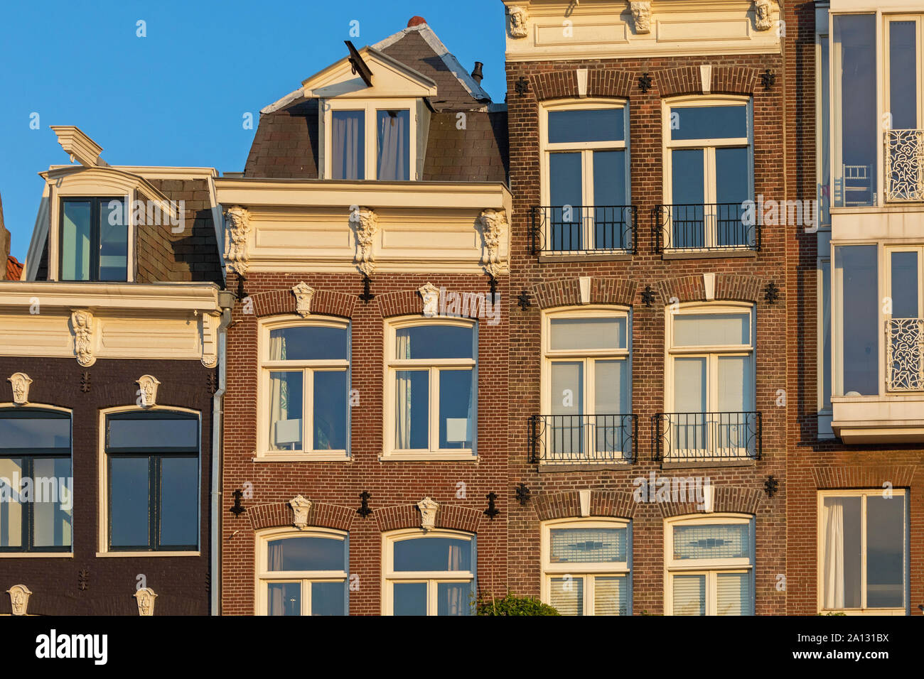 Narrow residential hi-res stock photography and images - Alamy