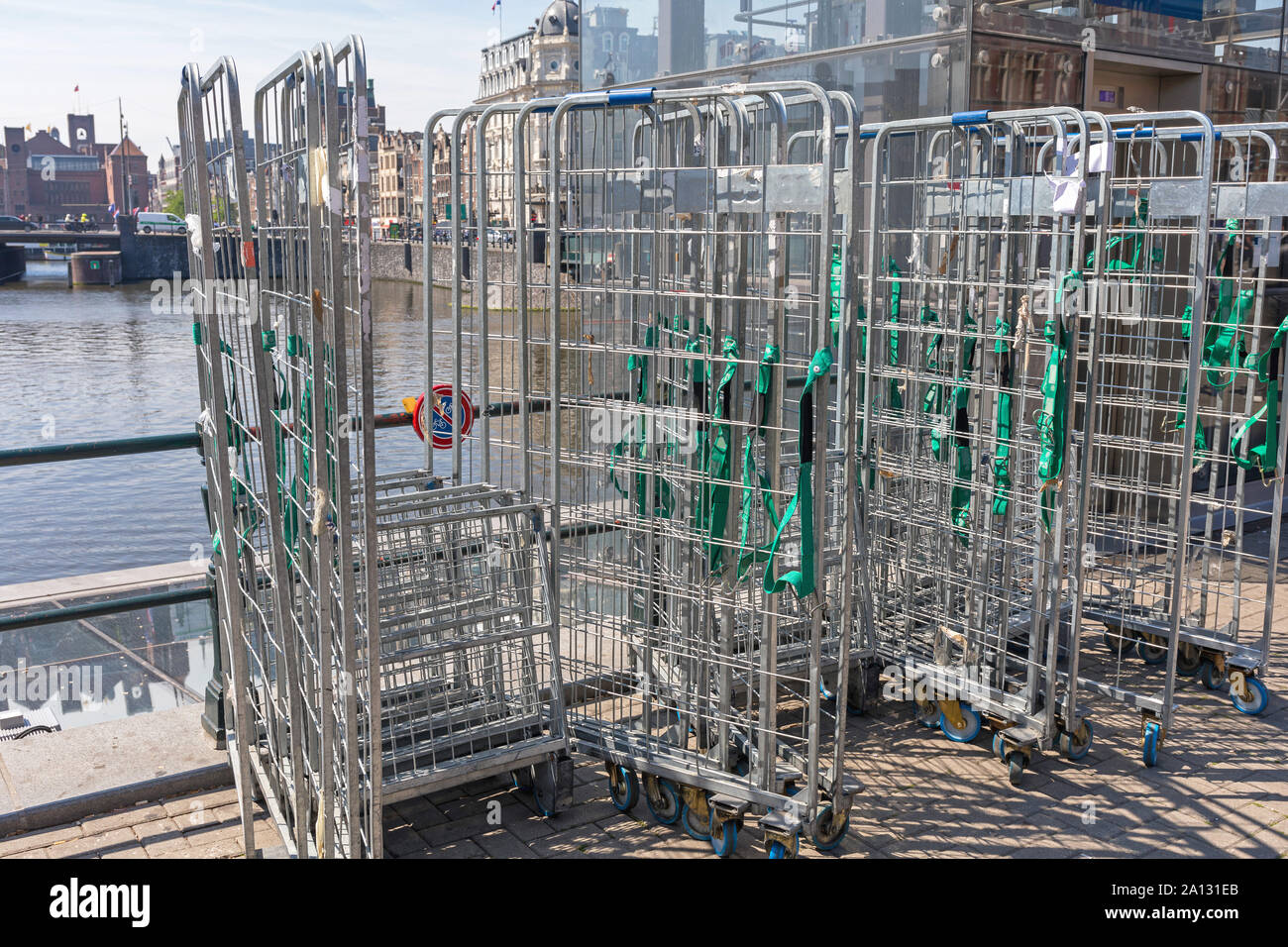 Shipping carts hi-res stock photography and images - Alamy