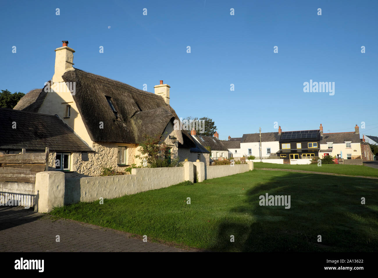 Traditional welsh cottage hi-res stock photography and images - Alamy
