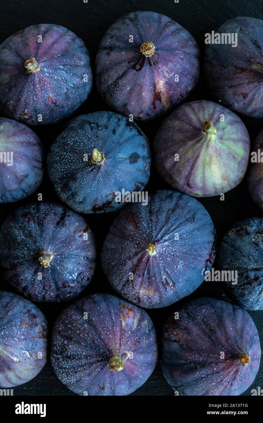 ficus fruits sliced and arranged Stock Photo - Alamy