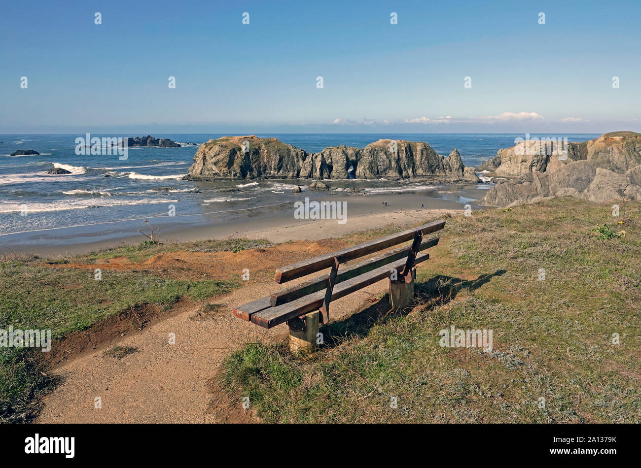 Bench cliff sea hi-res stock photography and images - Alamy