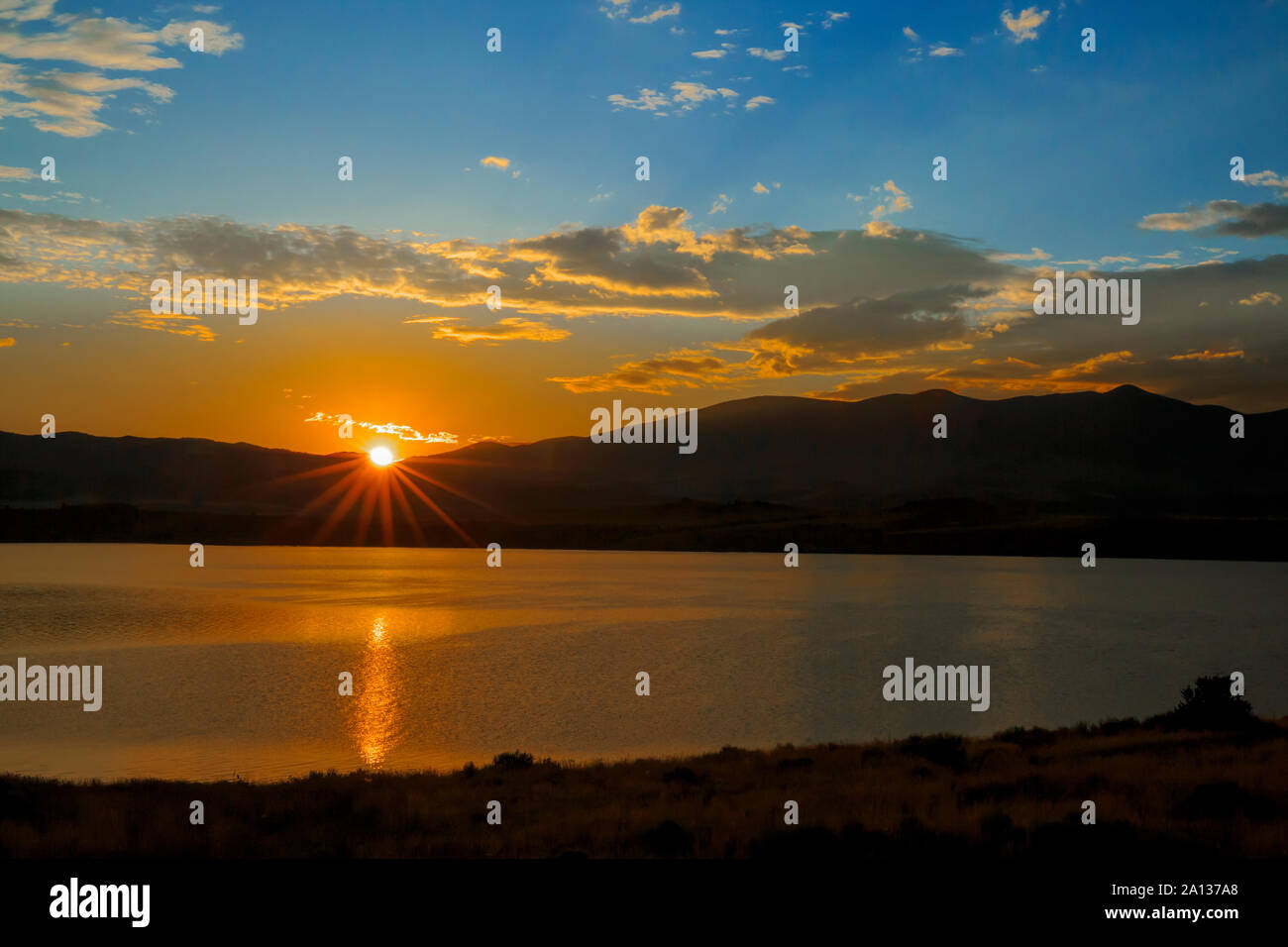 Rising sun flare hi-res stock photography and images - Alamy