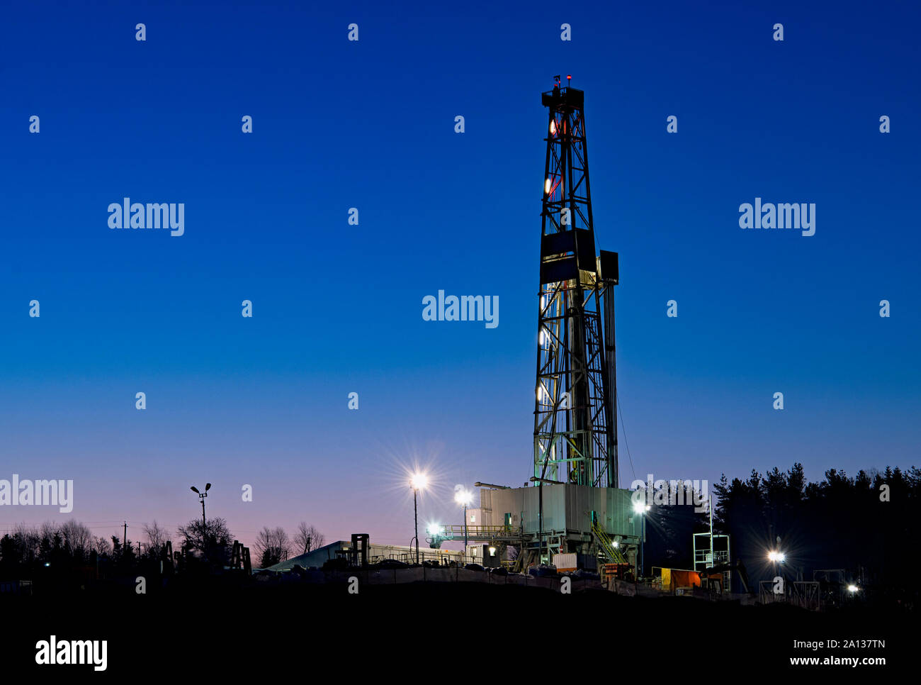 Drilling rig night hi-res stock photography and images - Alamy