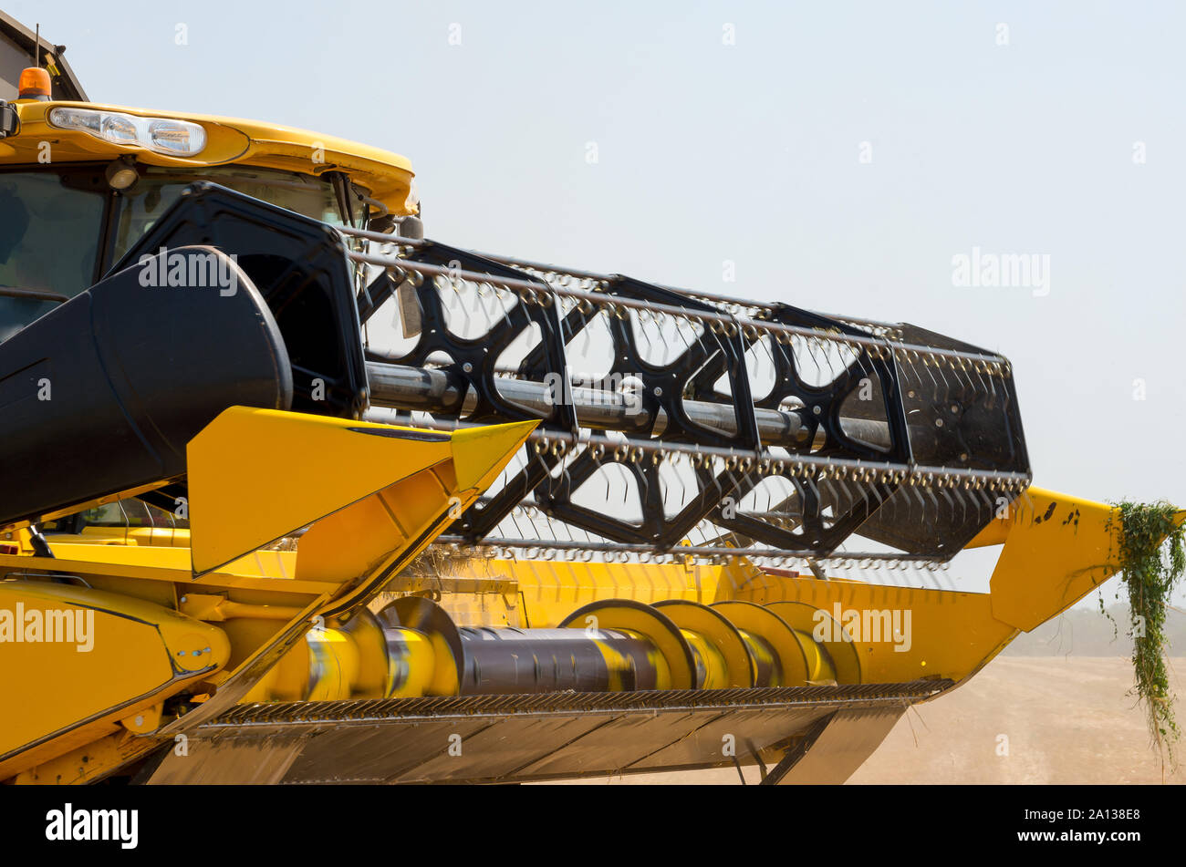 Harvesting wheat field agricultural machine hi-res stock photography ...