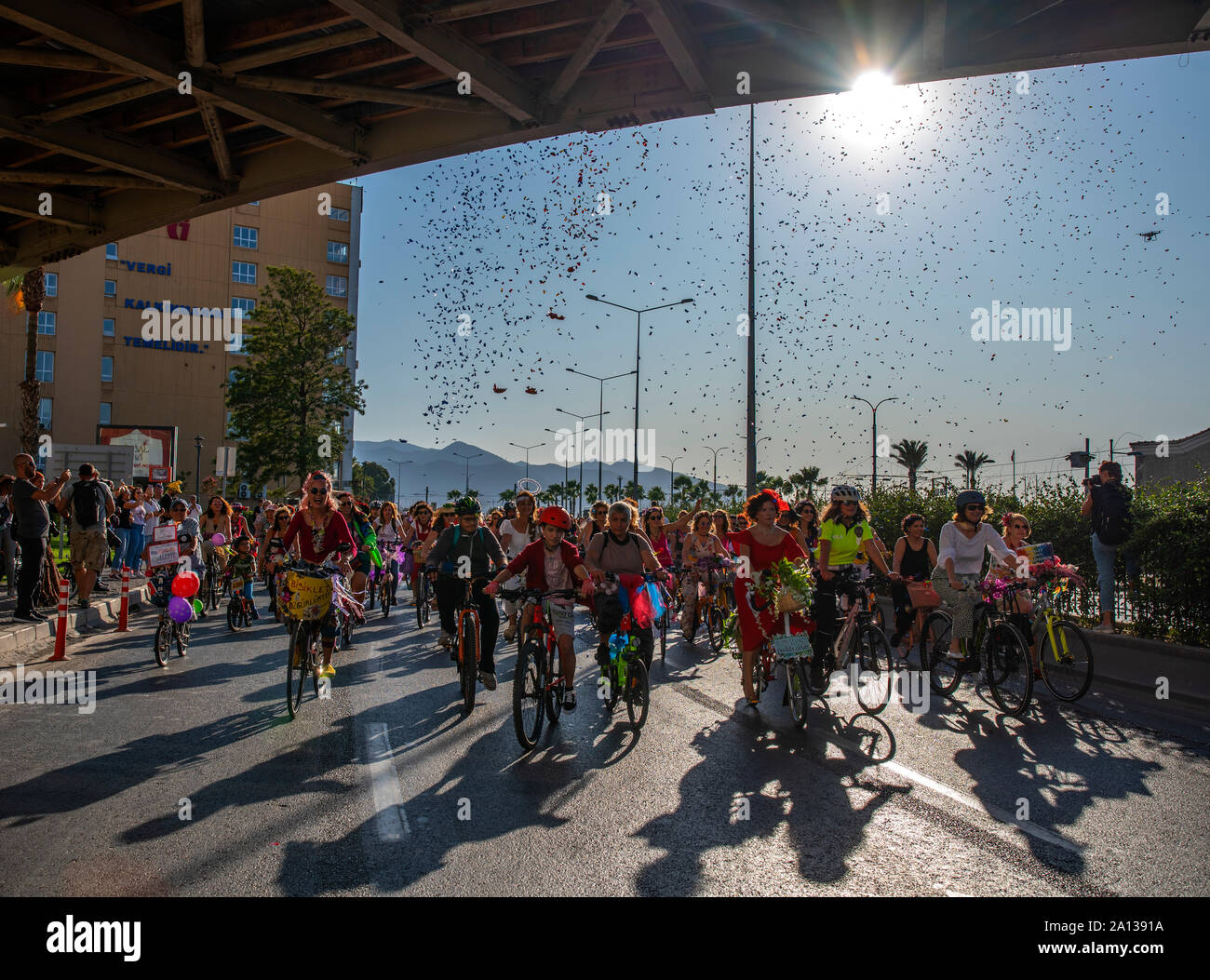 Crowd of people at bike show hi-res stock photography and images - Alamy