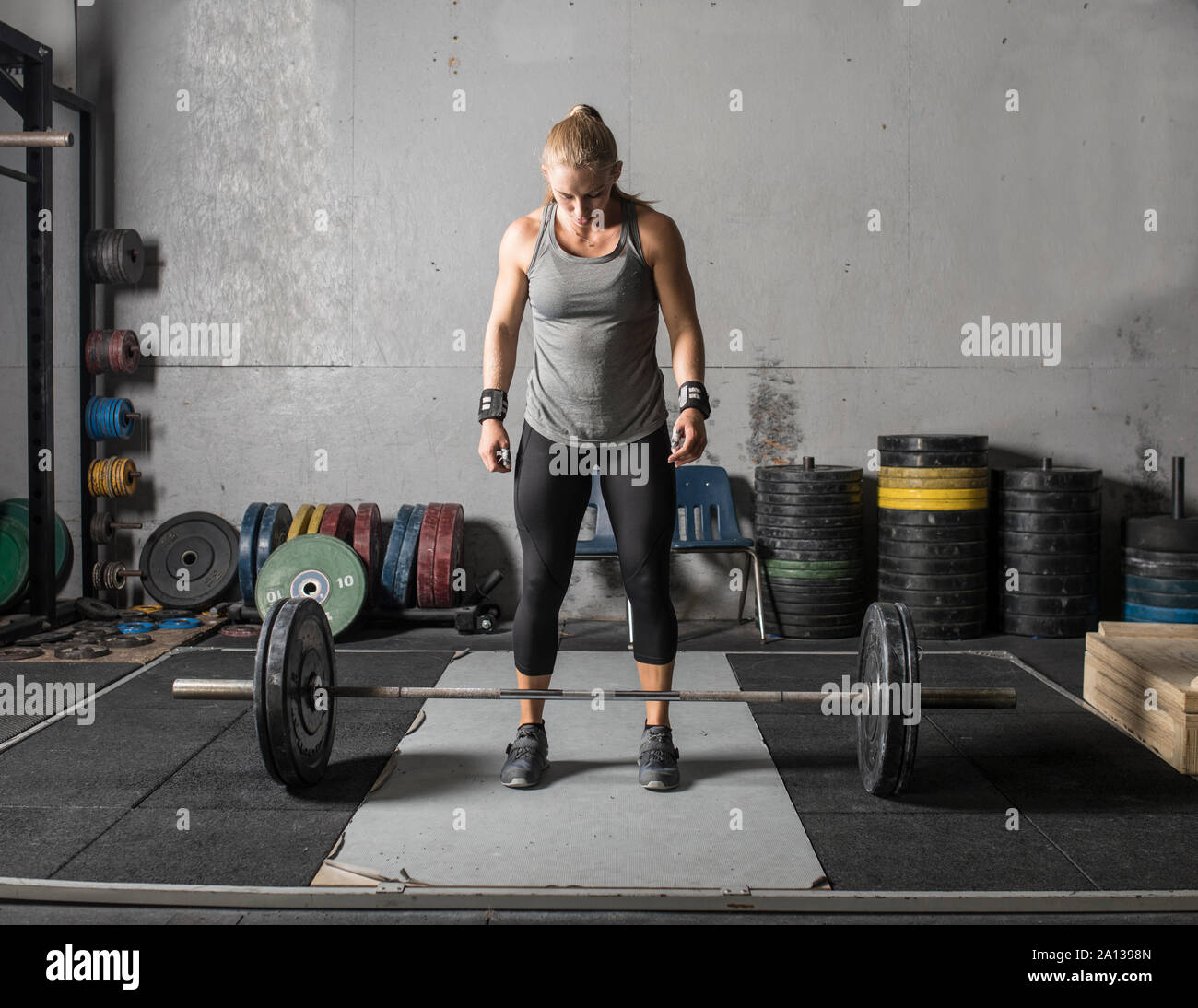 Heavy weight lifter hi-res stock photography and images - Alamy