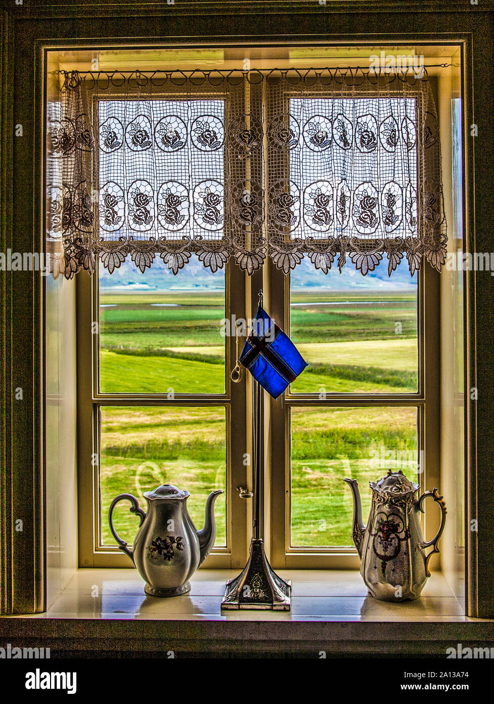 Cottage window view out hi-res stock photography and images - Alamy