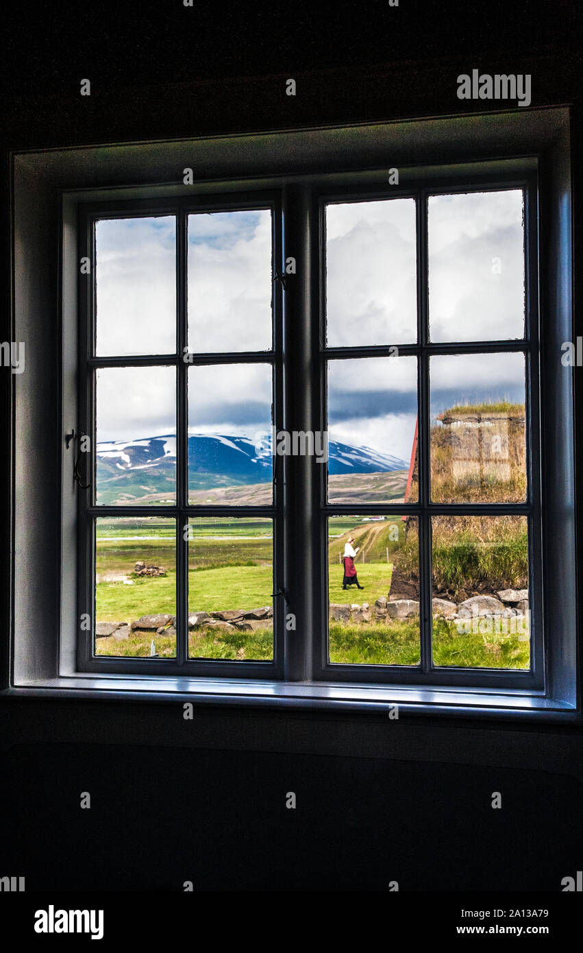 Cottage window view out hi-res stock photography and images - Alamy