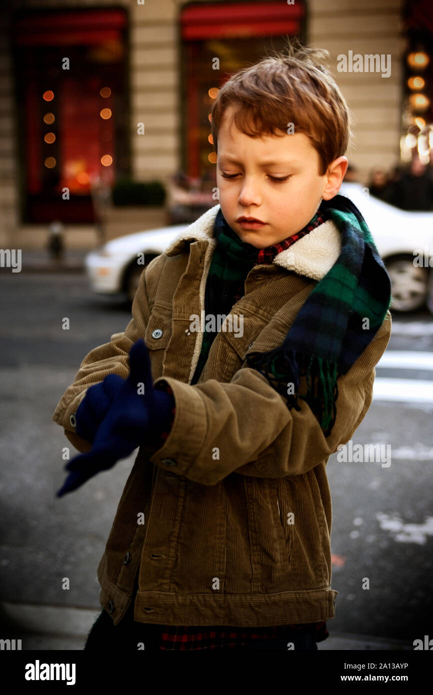 Child fidgeting hi-res stock photography and images - Alamy