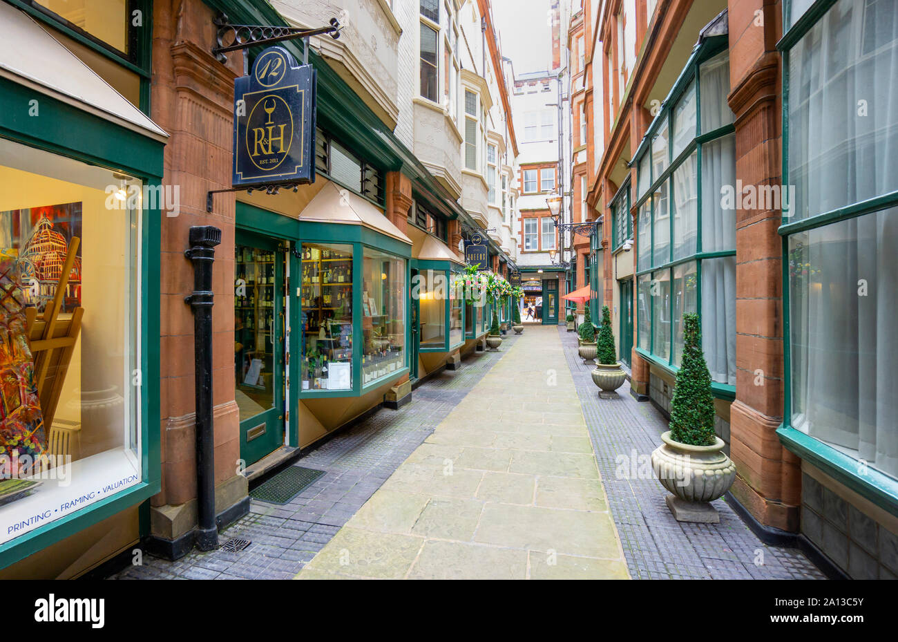 Queens avenue hi-res stock photography and images - Alamy