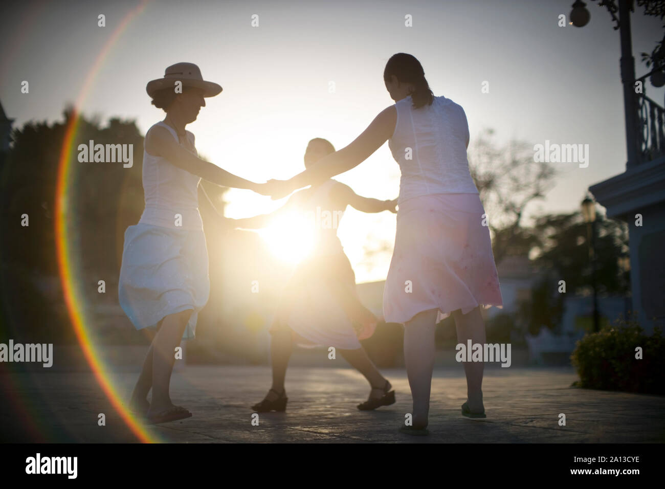 Kin circle hi-res stock photography and images - Alamy