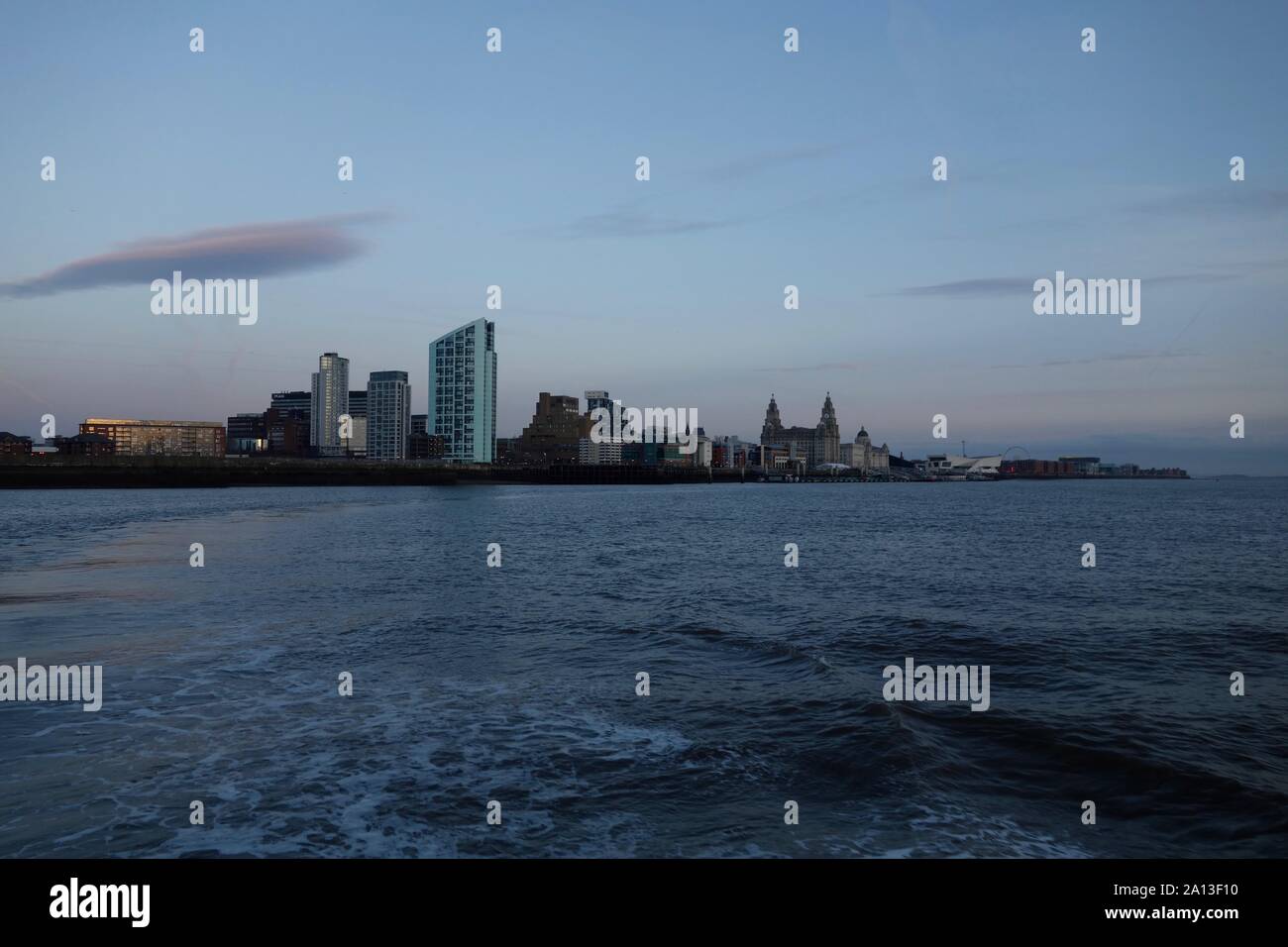 Mersey riverfront hi-res stock photography and images - Alamy