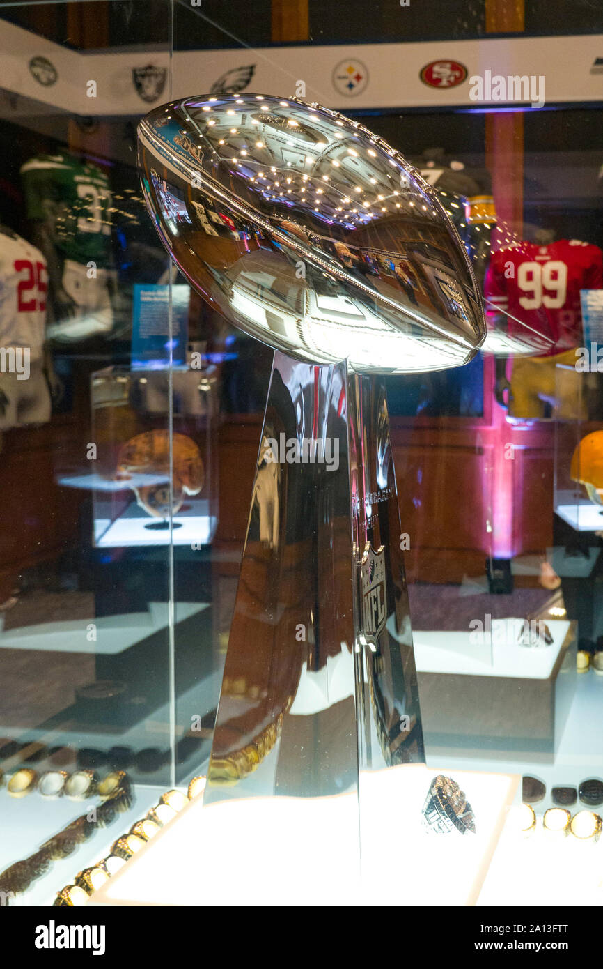 Focus media display hi-res stock photography and images - Alamy