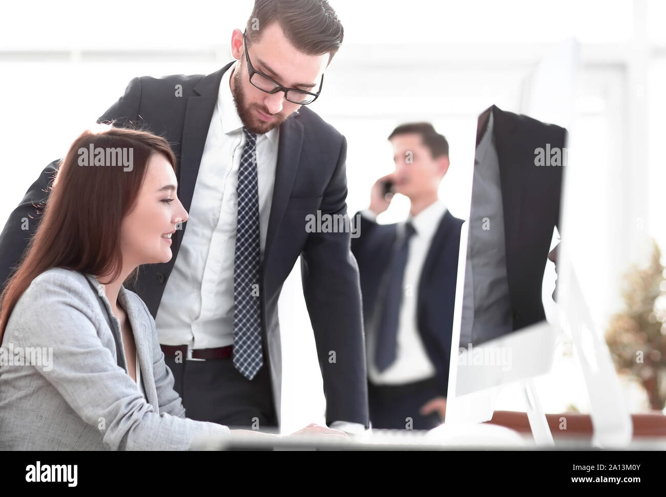 Man explaining to interviewer hi-res stock photography and images - Alamy