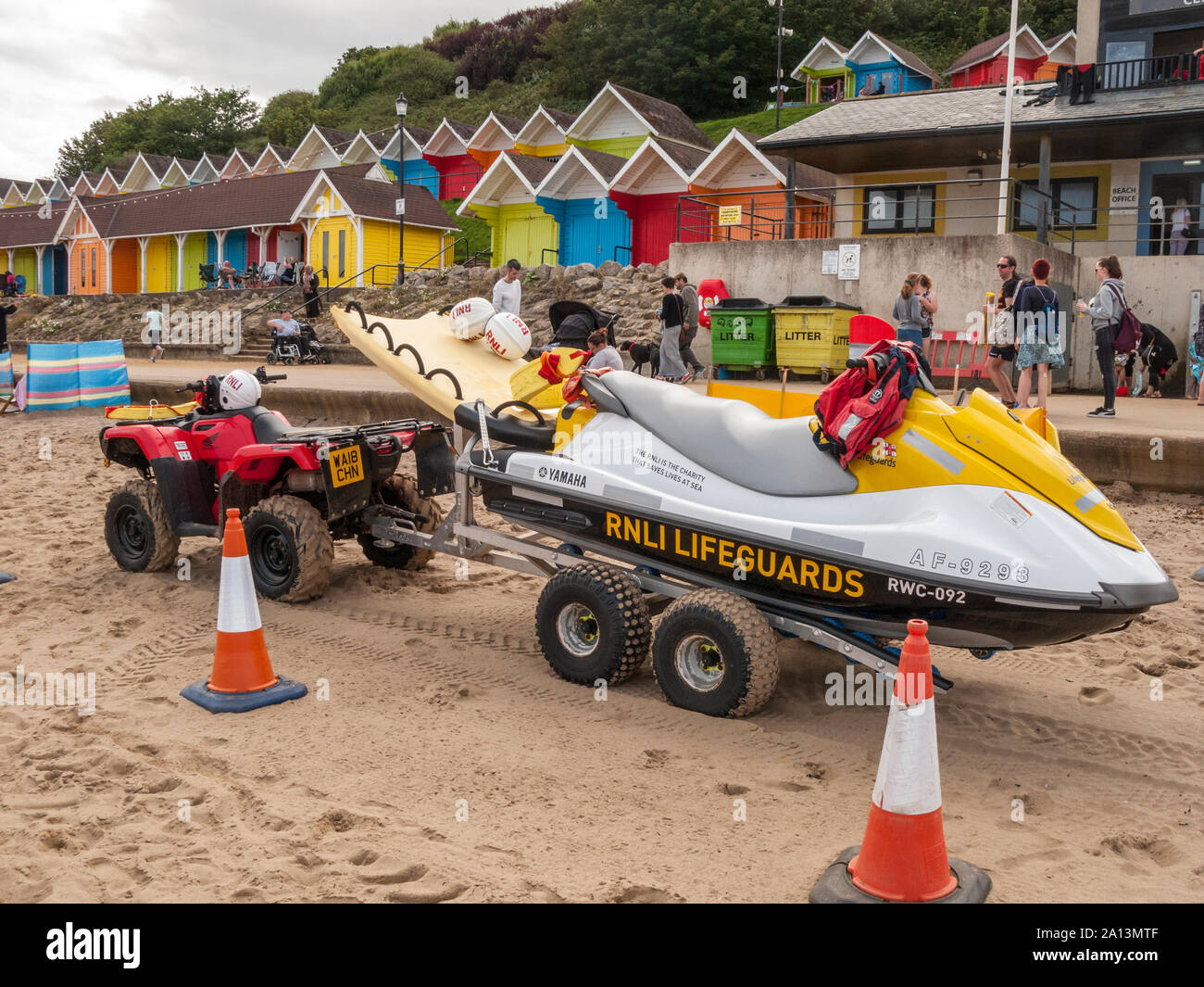 Scarborough North Bay RNLI Lifeguards Boat and Sand Buggy Stock Photo ...