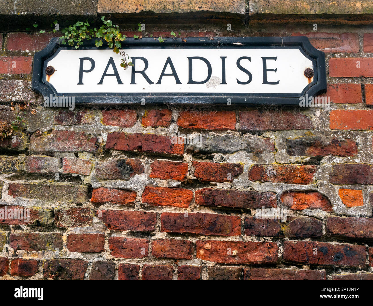 Paradise street sign hi-res stock photography and images - Alamy