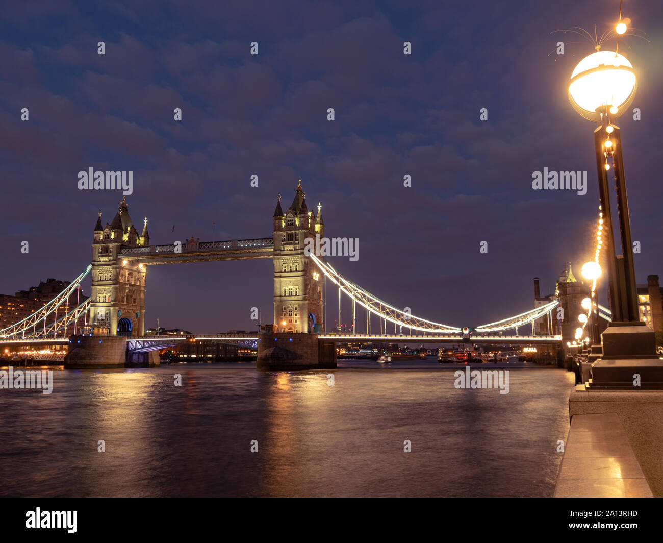 Tower bridge london night city hi-res stock photography and images - Alamy