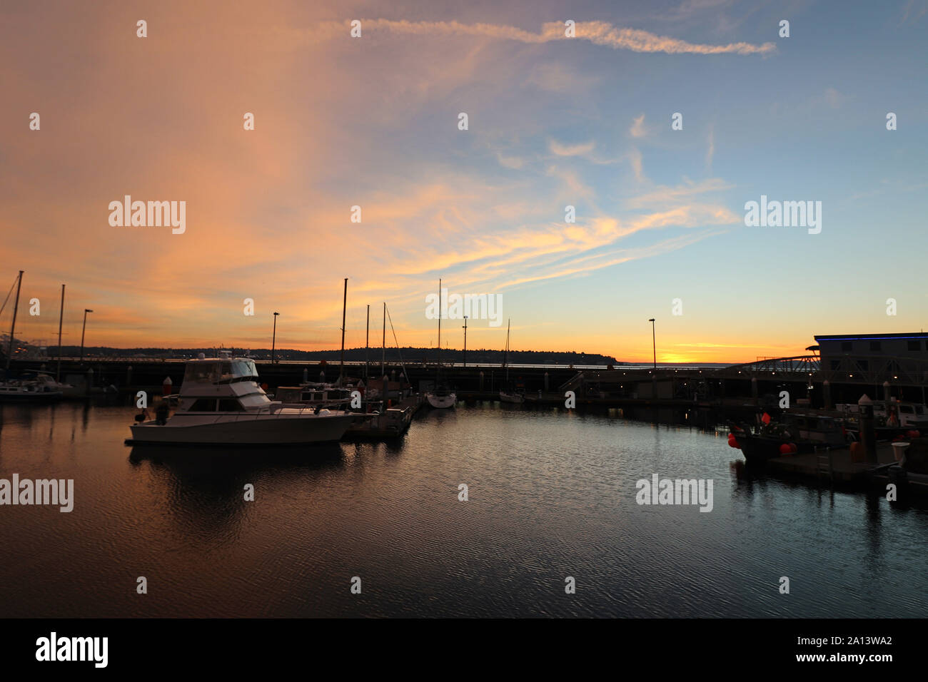 Pier side view hi-res stock photography and images - Alamy