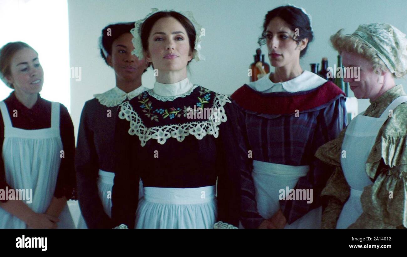 DRUNK HISTORY, center: Minka Kelly (as Florence Nightingale), 'SOS ...